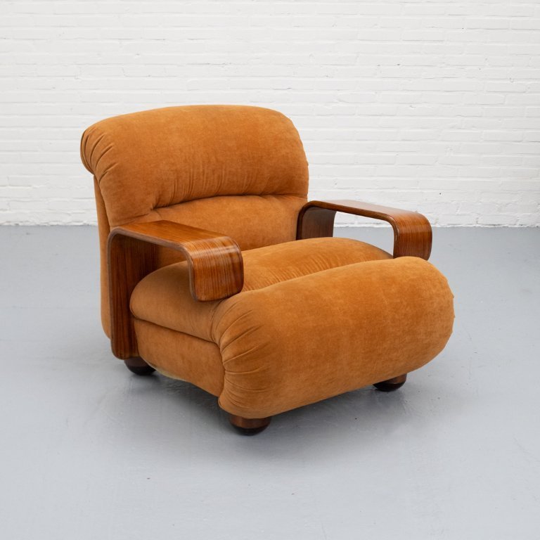 Italienischer Sessel aus Chenille im Stil der 70er Jahre | €1,300 | Whoppah