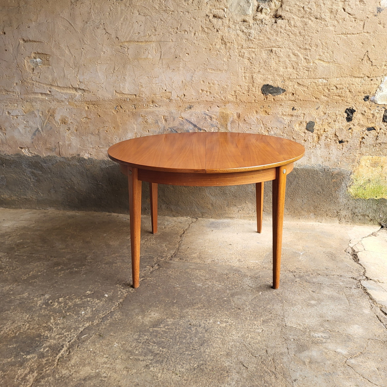 Table Ronde À Rallonge Scandinave En Teck 1960'S | €1,200 | Whoppah