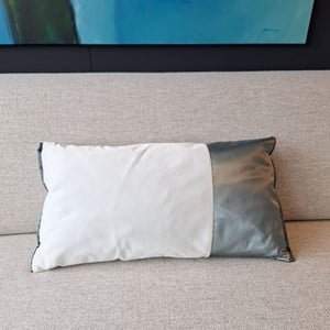 Coussin décoratif Pode Shadow Mulberry | €79 | Whoppah