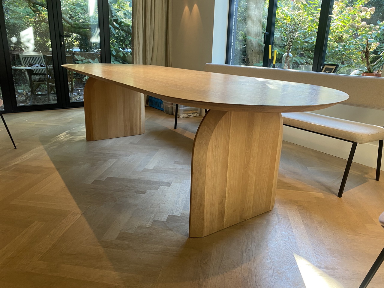 Studio Henk Table à manger ovale | €2,000 | Whoppah