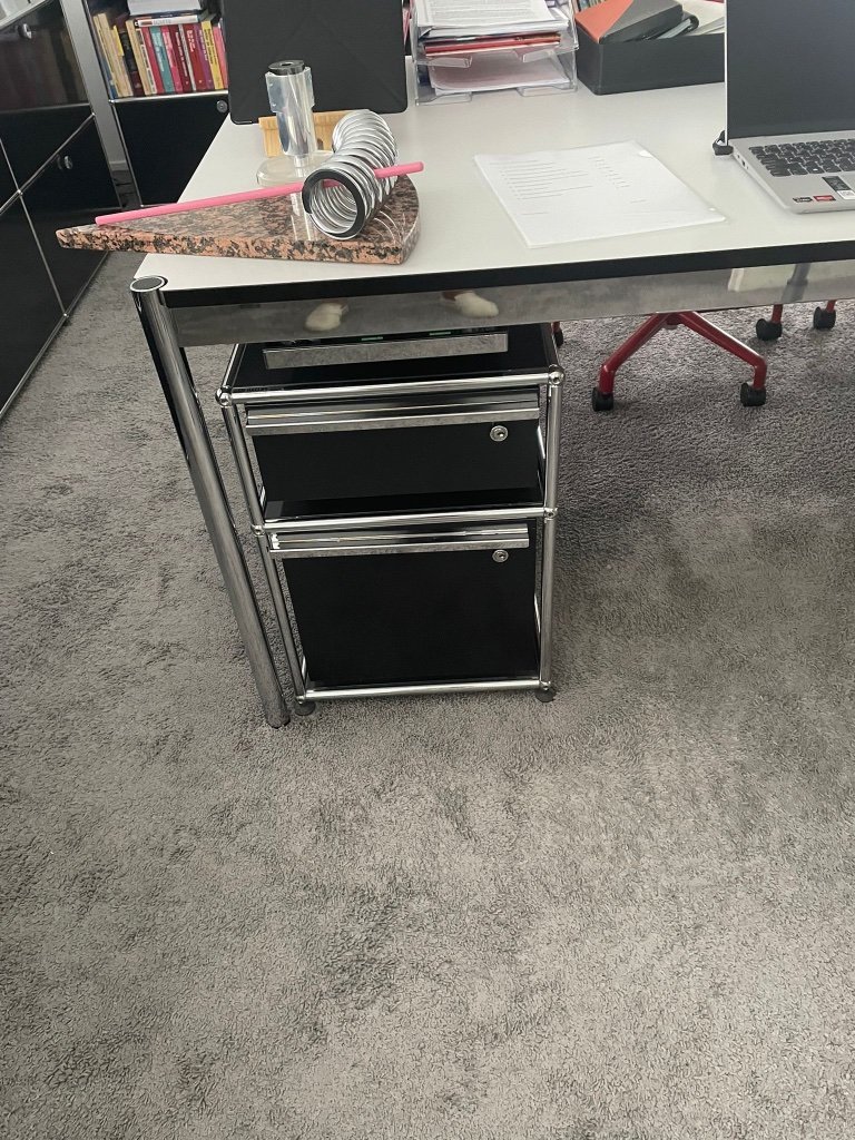 USM Office furniture (good condition) - 1 large table (2 mtr), 2 ...