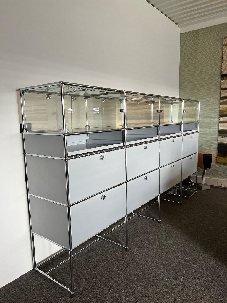 USM Display Case | €5,500 | Whoppah
