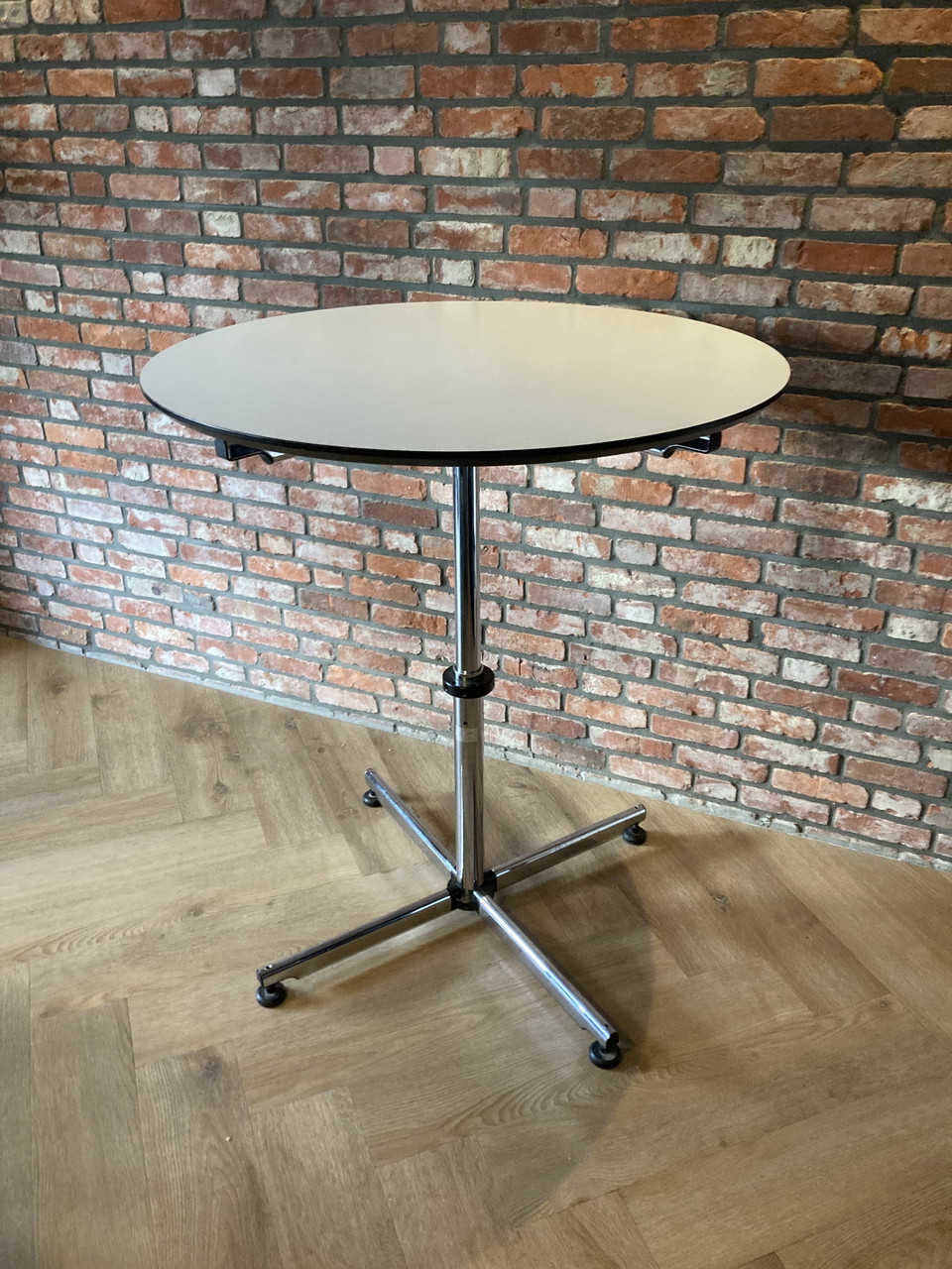 Usm Haller Kitos Tisch | €395 | Whoppah