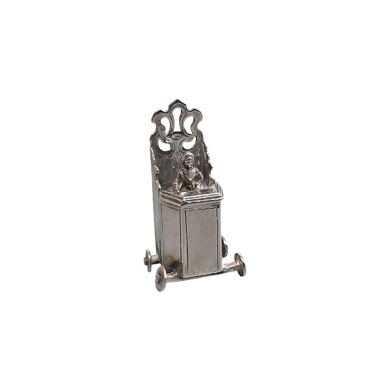 Dutch silver miniature stool, possibly 18th century | €375 | Whoppah