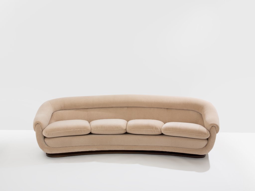 Divano grande Art Déco in velluto mohair e noce di Isa Bergamo, anni ...
