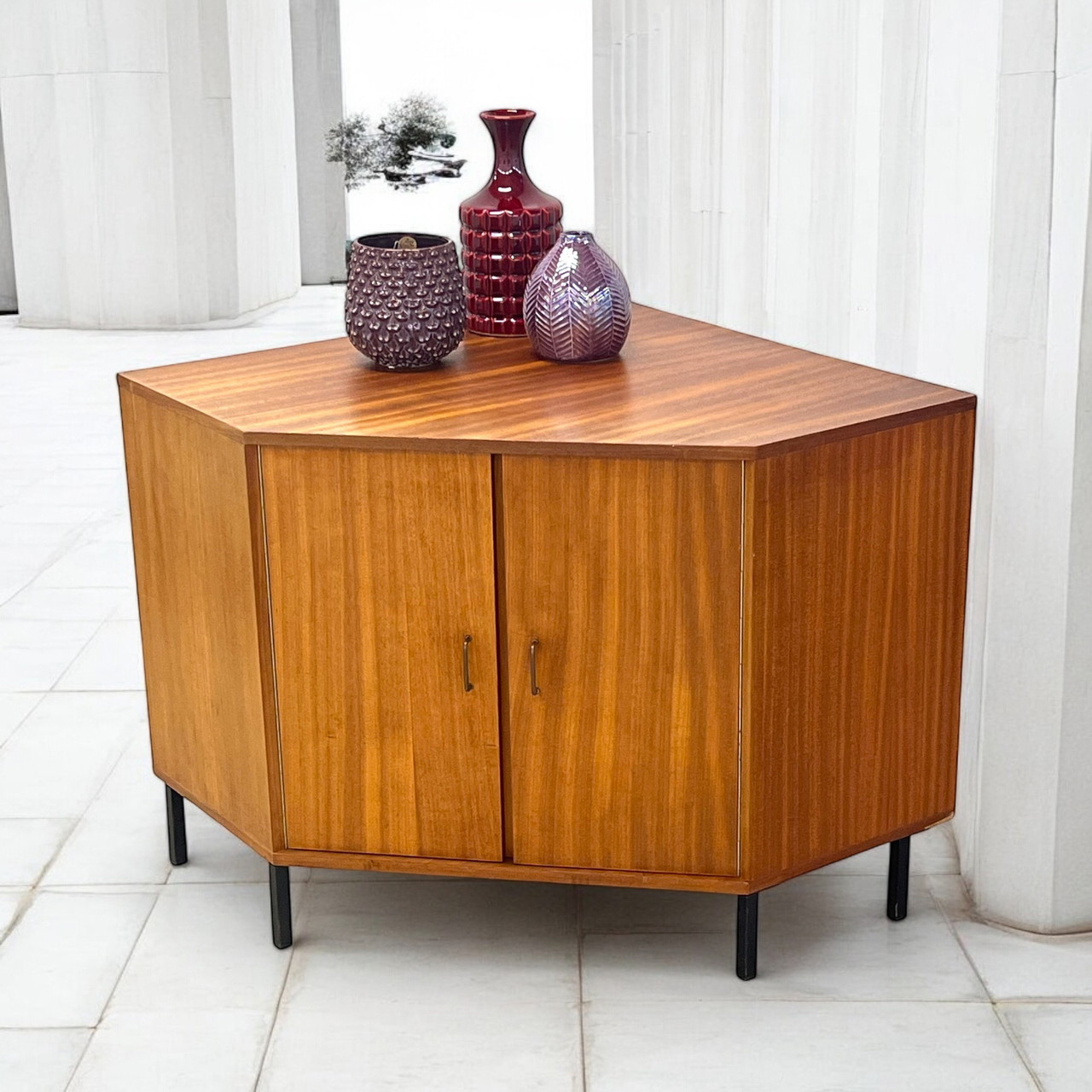 Vintage Duck Corner Cabinet Sideboard | €249 | Whoppah