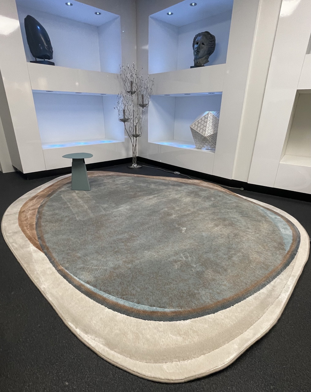 Leolux Pode Shallow Carpet Azur 220 x 290 | €995 | Whoppah