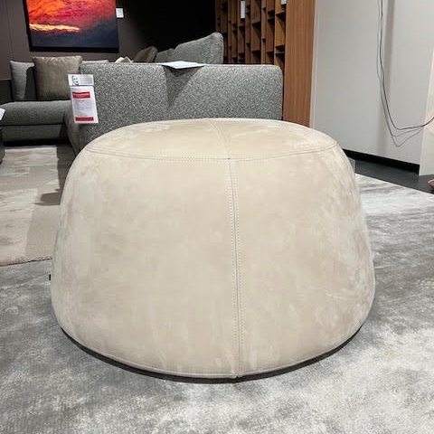 MDF Italia Fuji poef | €1,758 | Whoppah