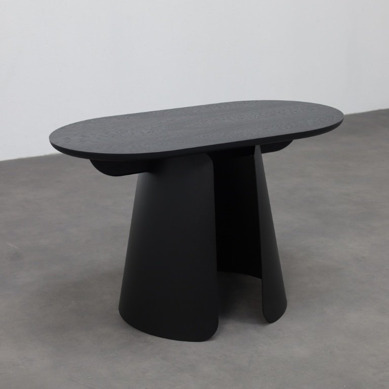 Mesa auxiliar Totem Pill de Puik Design negra | €255 | Whoppah