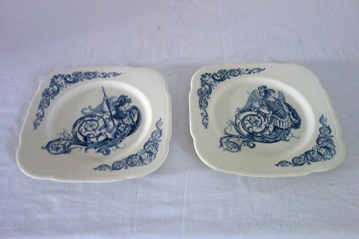 2 Clairefontaine Earthenware dinner plates, Renaissance style, 19th ...