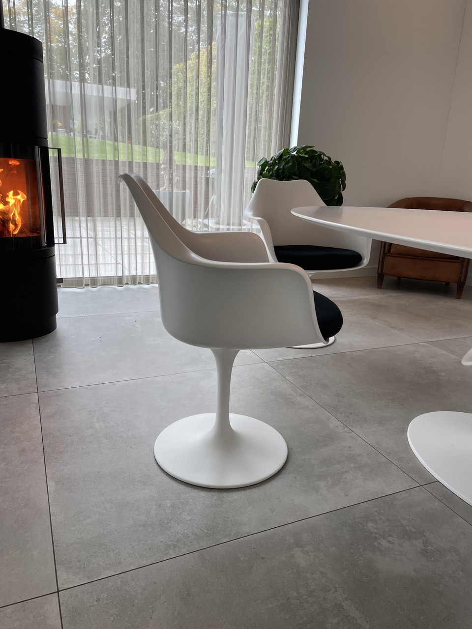 Iconic Design Dining Set: Large Tulip Table with 6 Tulip Chairs ...