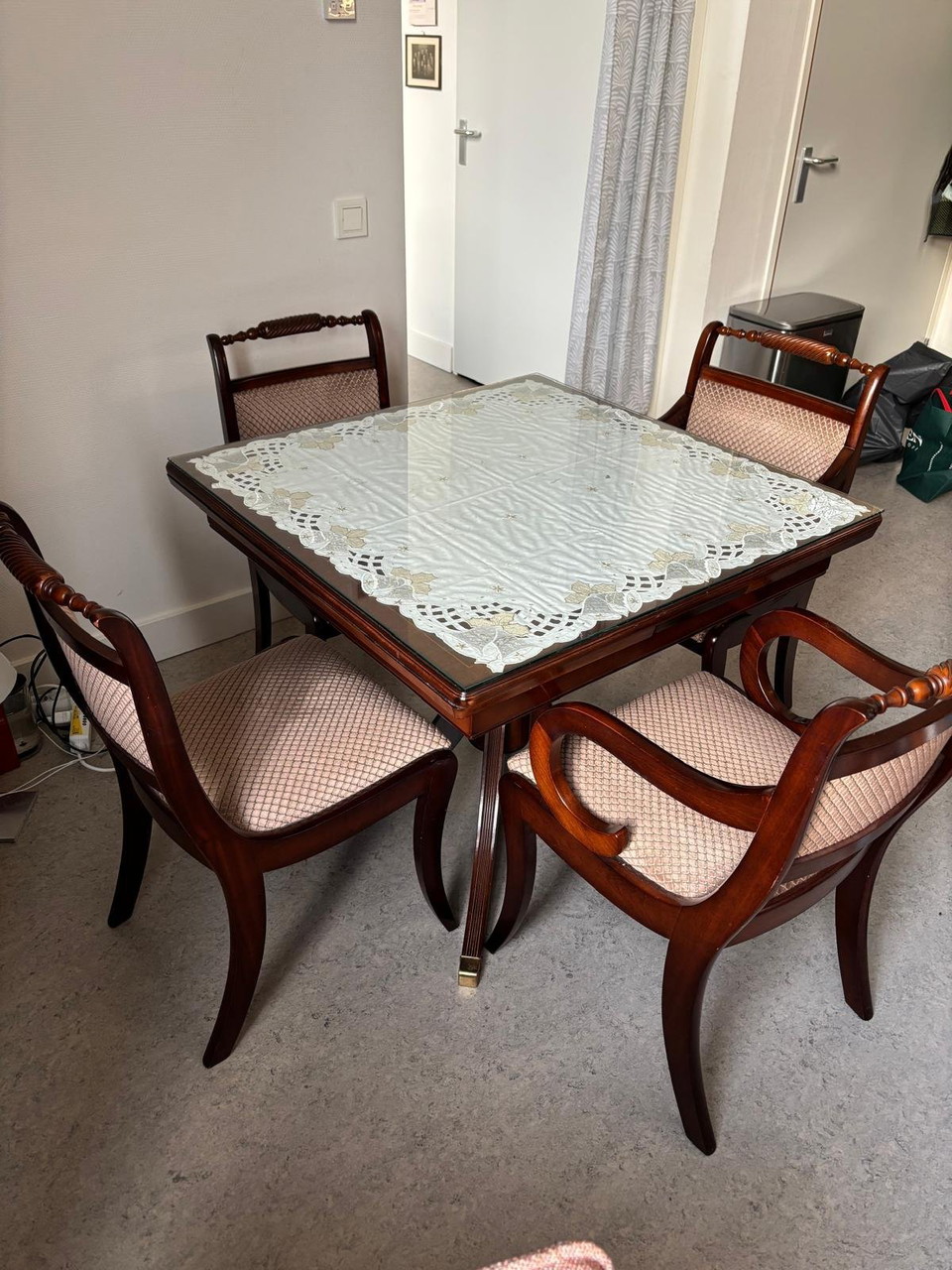 Heroic Mahogany Dining Table Extendable With 4 Chairs (Table à manger extensible avec 4 chaises ...