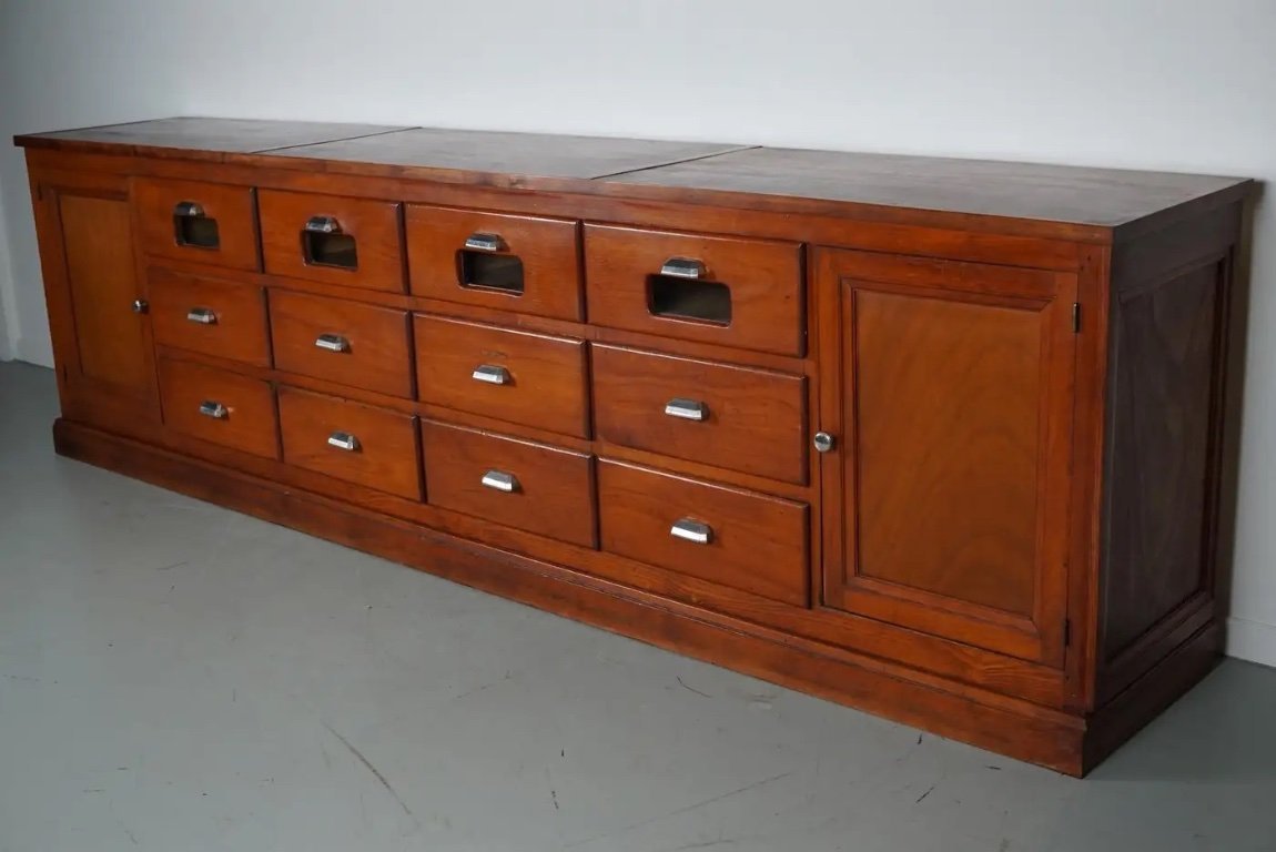 Gran mueble de mercería/tienda vintage de pino francés, década de 1950 ...