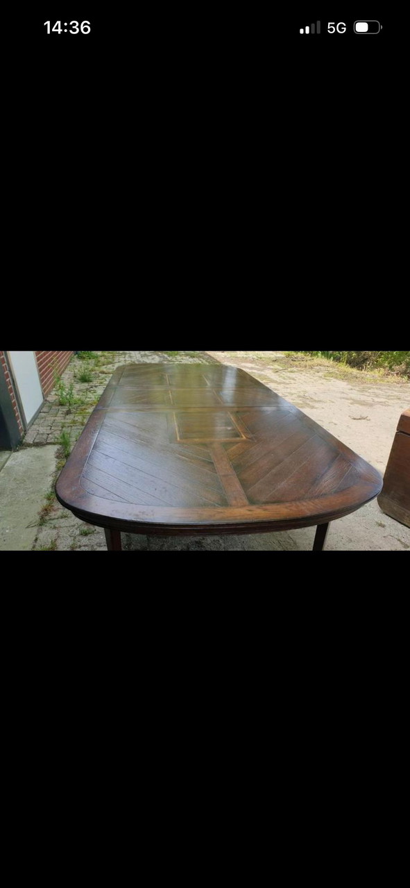 RAC Royal antique dining table | €3,500 | Whoppah