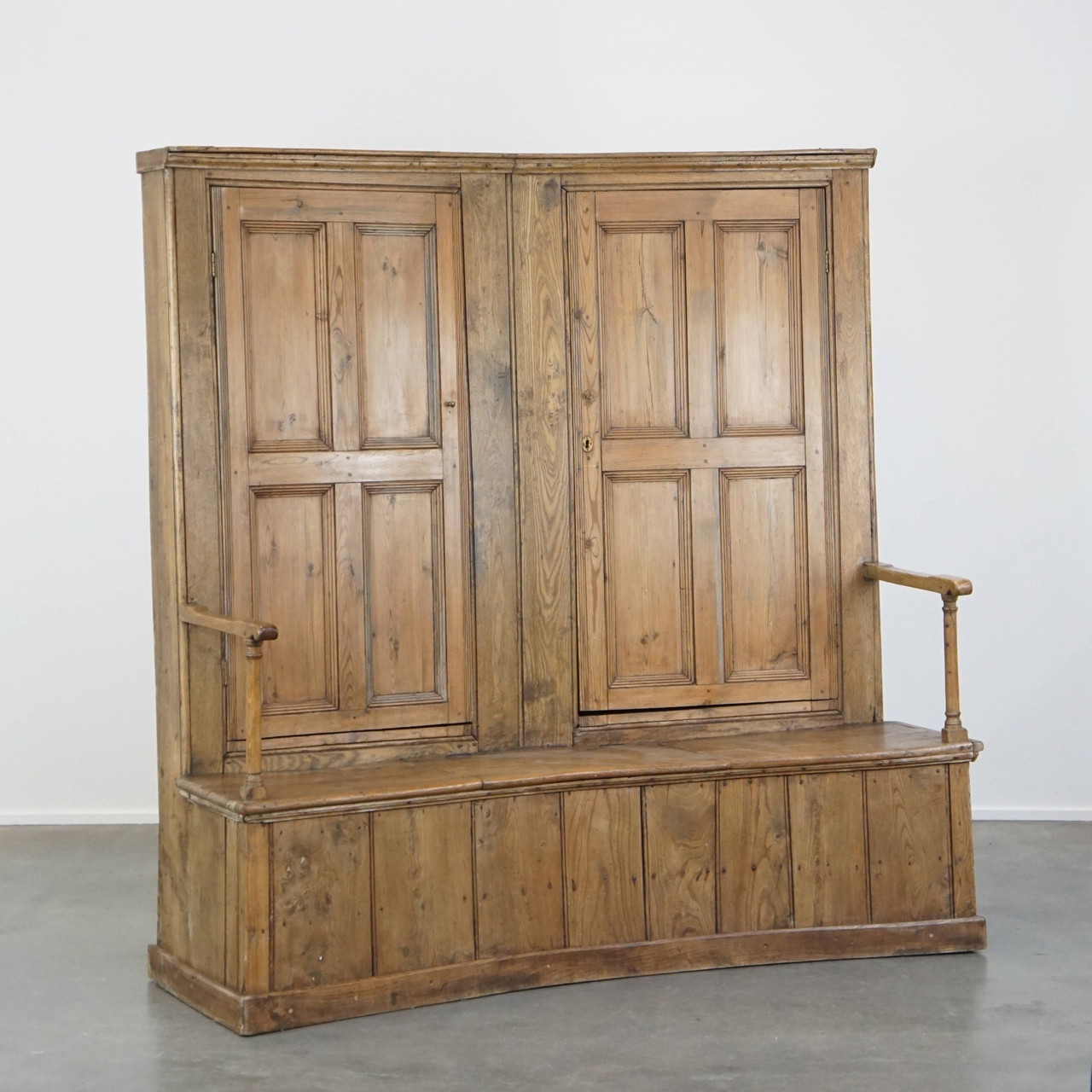 Big Pub Settle | €2,340 | Whoppah