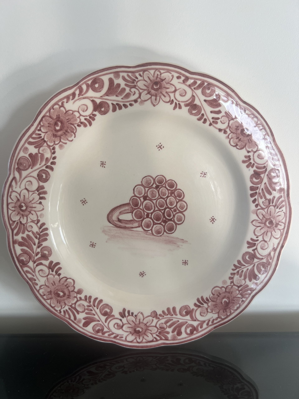 Sylvia Brands Delft Red Plate Hand Painted . | €35 | Whoppah