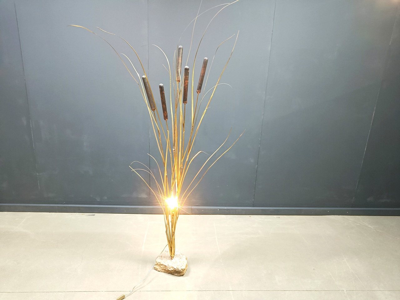 Vintage Brass Cattail Floor Lamp by Daniel D'Haeseleer, 1970s | €2,500 ...