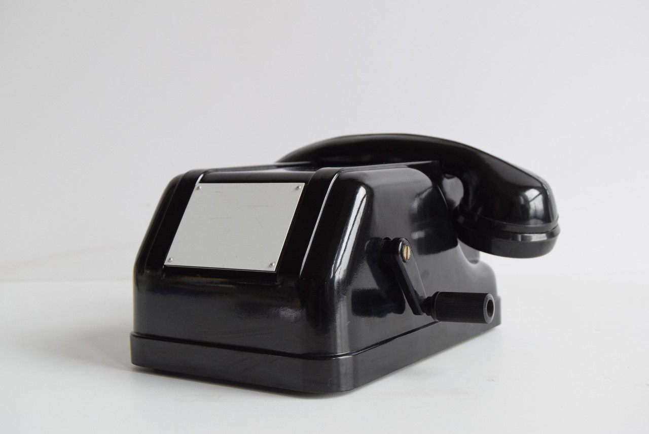 Mid-Century Functional Tesla Phone 1971 | €250 | Whoppah