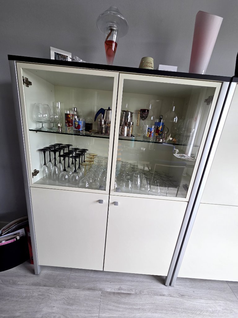 Hulsta design opberg-/vitrinekast | €110 | Whoppah