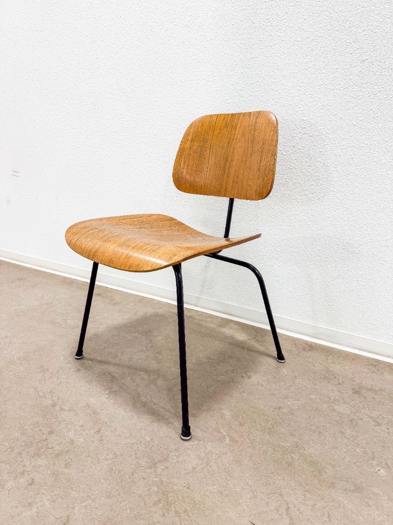 Eames DCM Chair - Black Frame - 2nd Generation | €800 | Whoppah