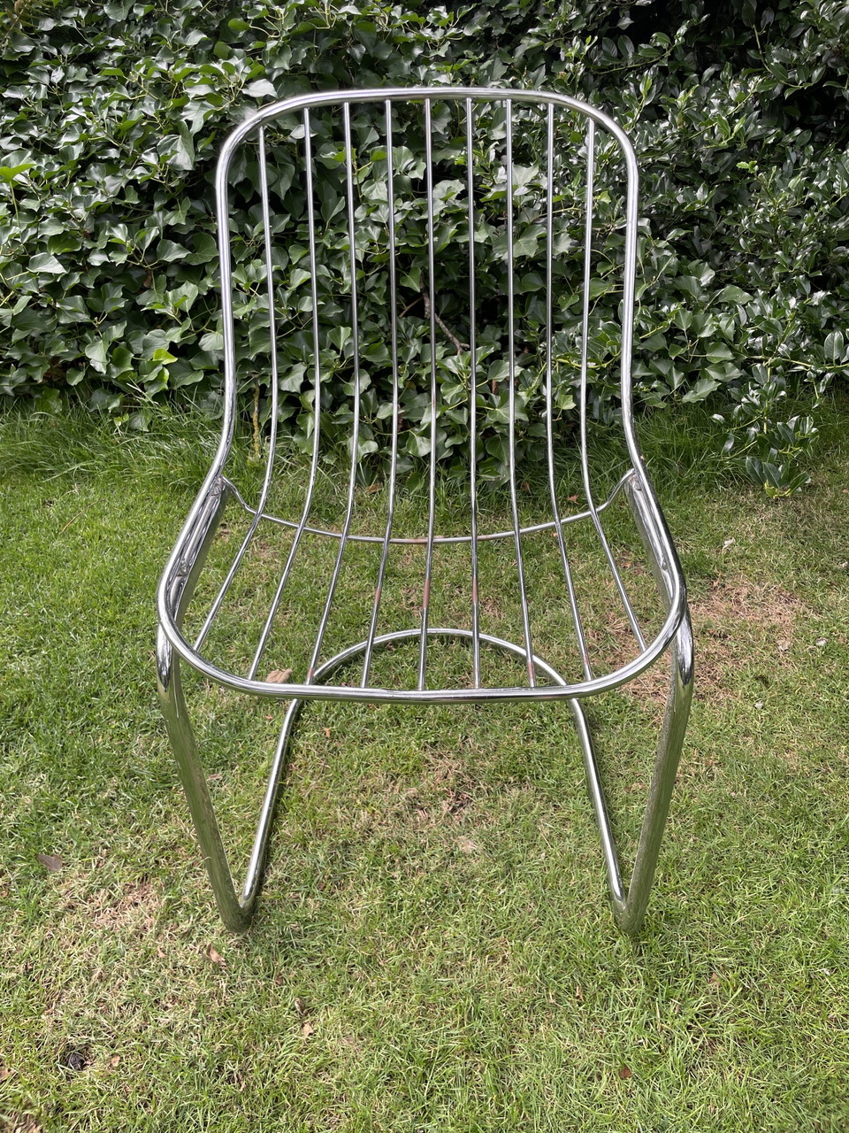 Vintage Rinaldi wire chair made of chromed metal | €40 | Whoppah