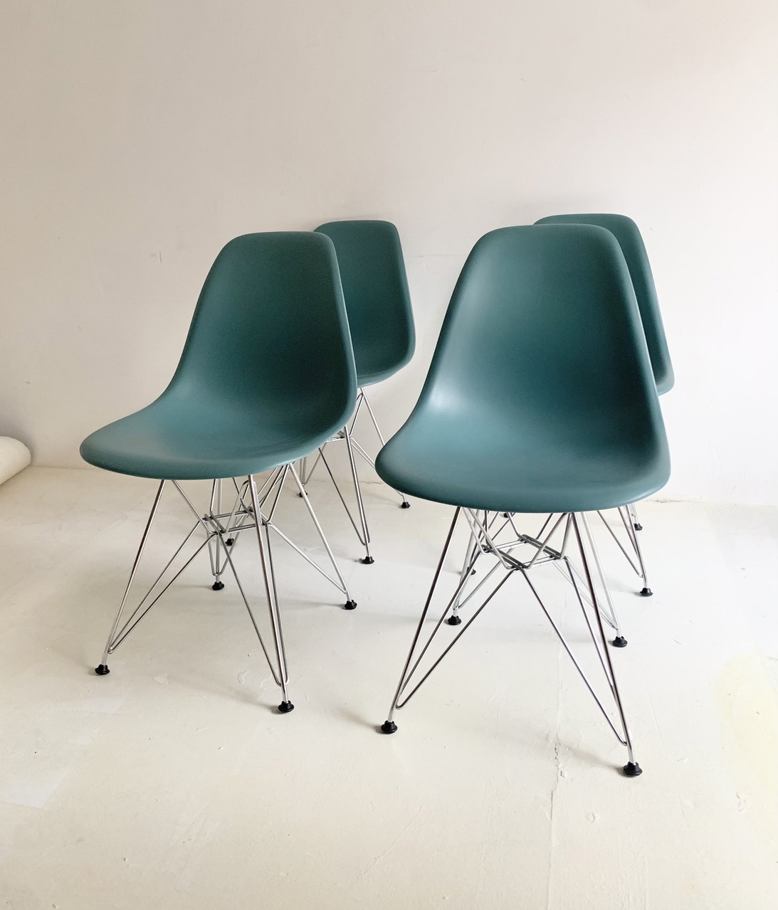 4 Eames Dsr Chairs For Vitra | €700 | Whoppah