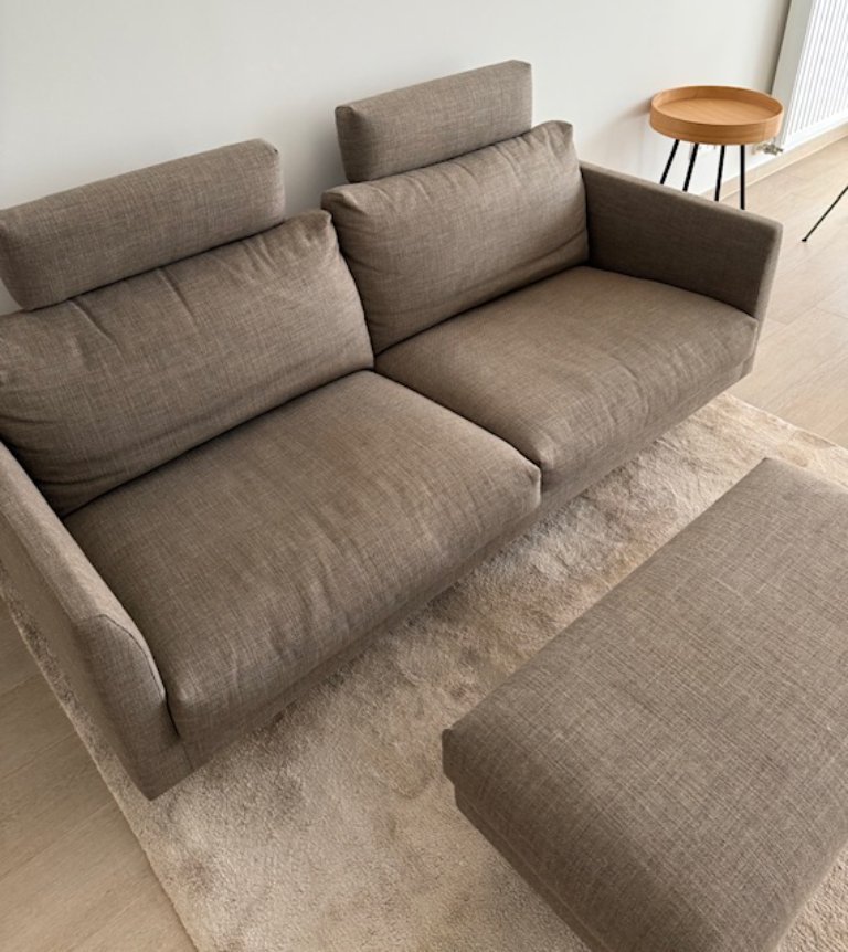 1 zetel met twee extra hoodsteunen en 1 grote poef of extra zit | € ...