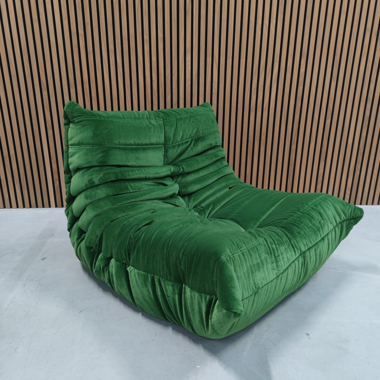 Ligne Roset Togo 1 Zits Groen Velours | €2,100 | Whoppah