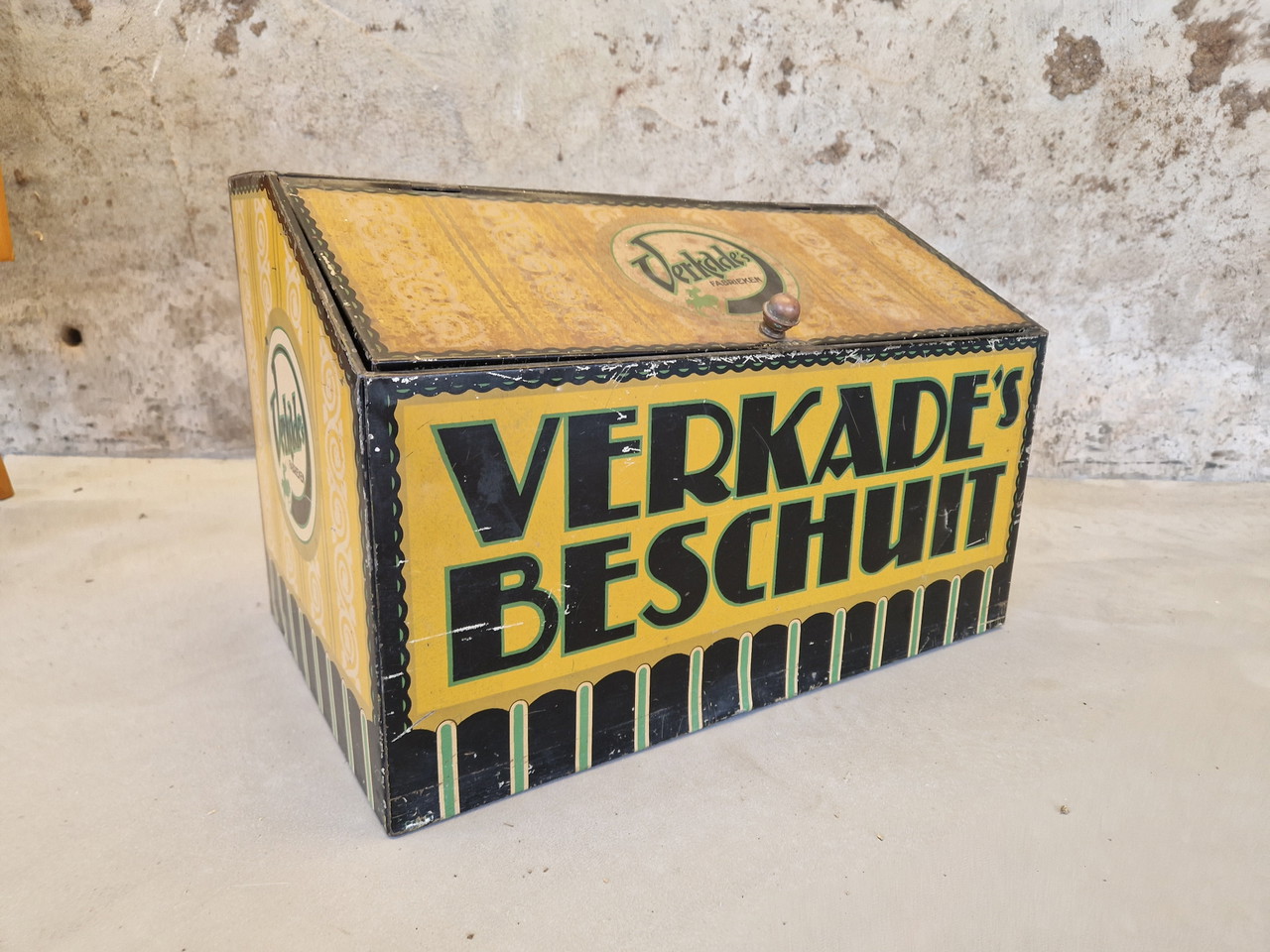 Large 1920's Dutch Verkade Beschuit Tin | €150 | Whoppah