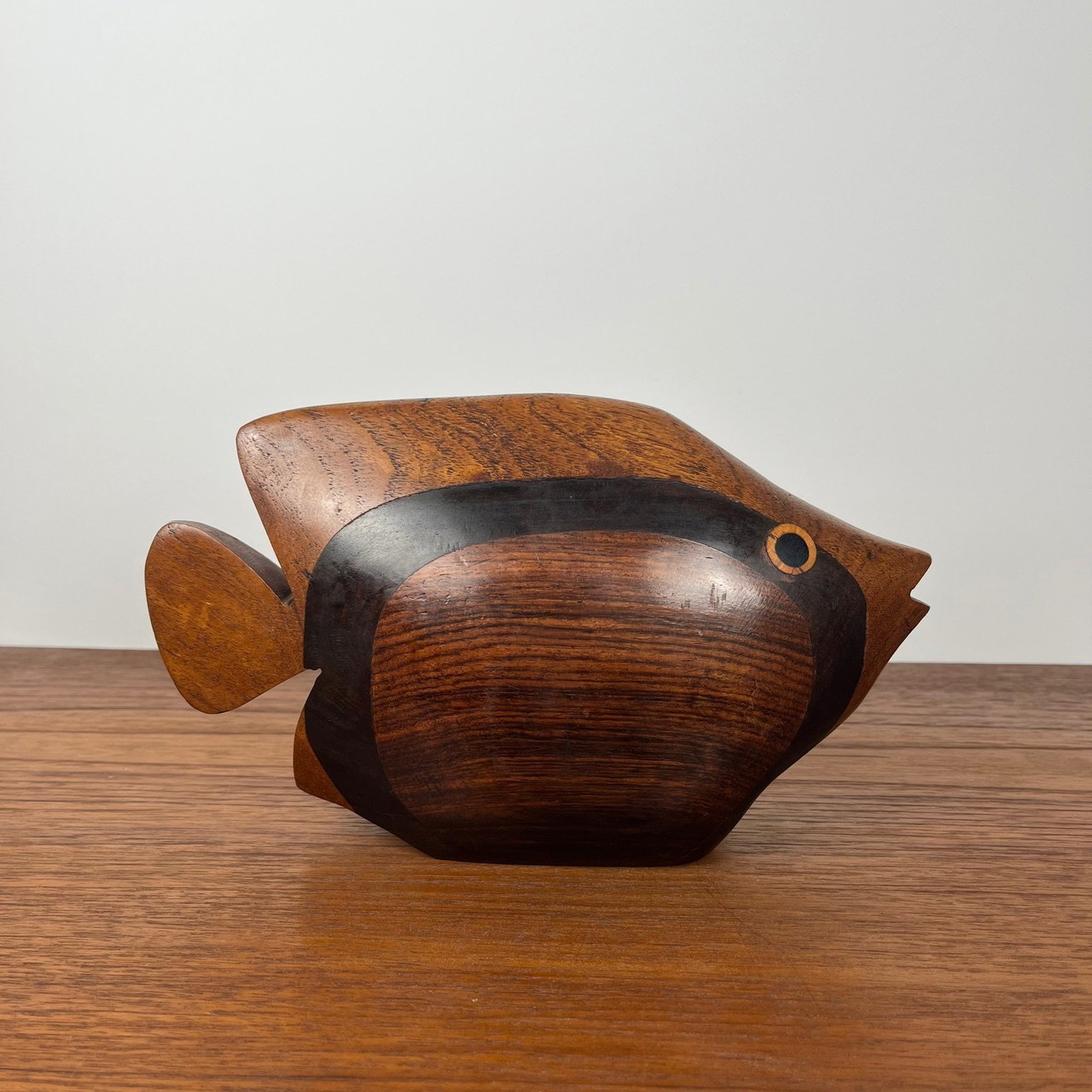 Exotische Holz Fisch Statue, Midcentury Modern | €80 | Whoppah