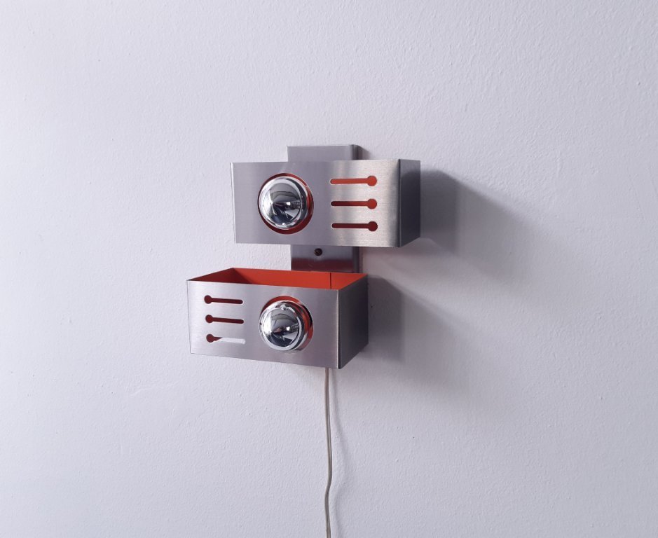 Space age zilver oranje vintage metalen wandlamp, 70s lamp | €135 | Whoppah