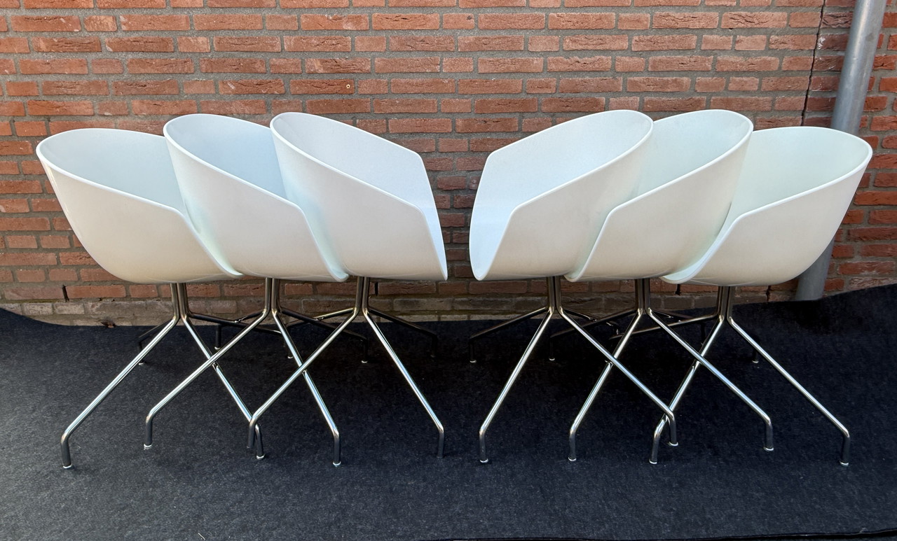 Sintesi Orbit Large Chair White | €550 | Whoppah