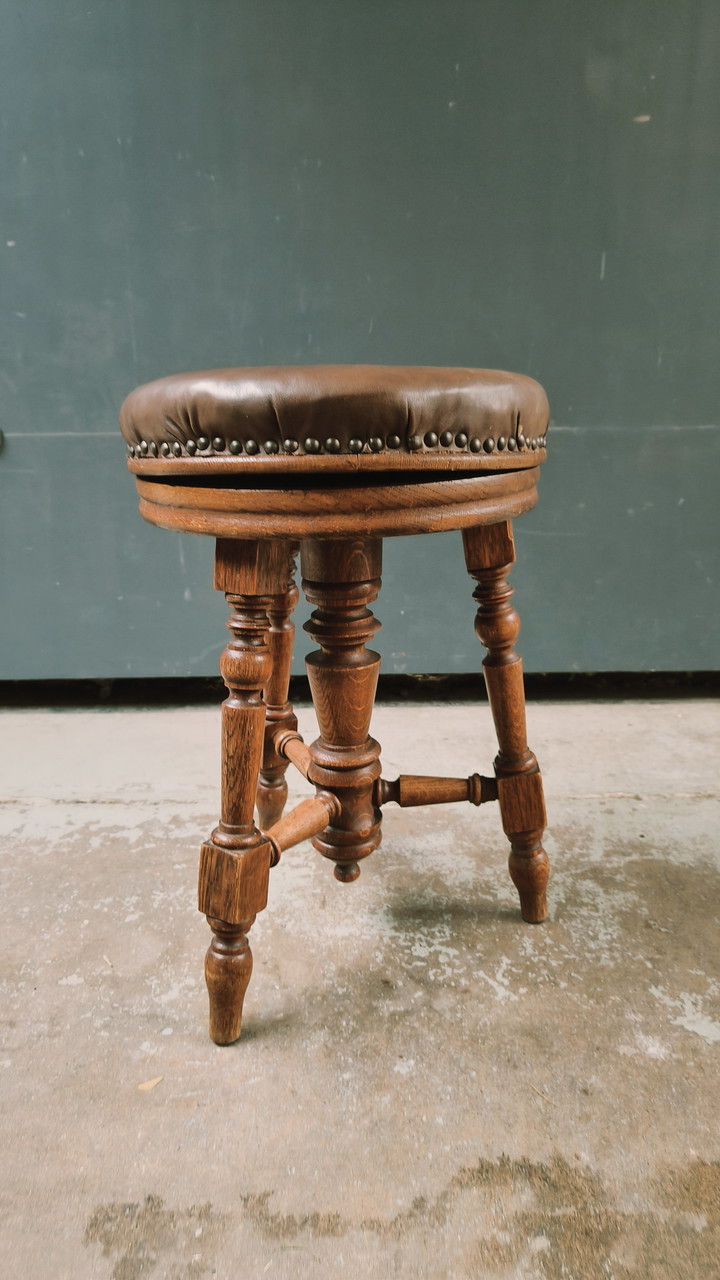 Vintage Antique Oak Piano Stool 1880 Napoleon Iii | €95 | Whoppah