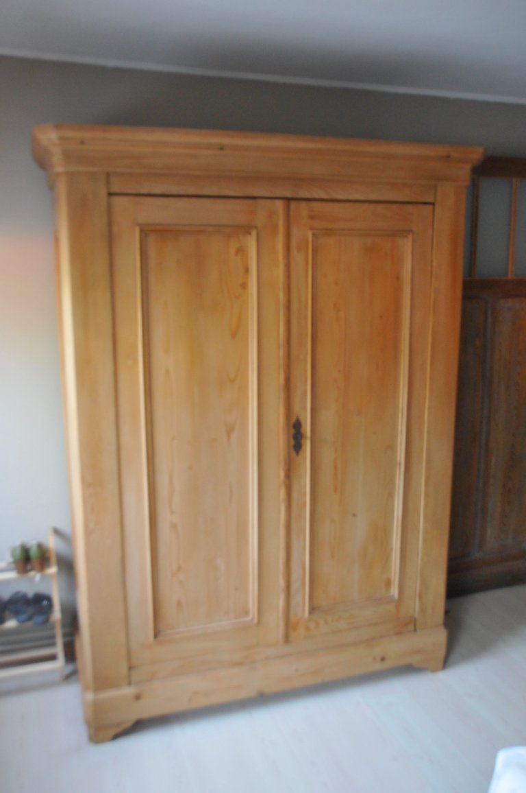 Pine closet - dismountable | €450 | Whoppah
