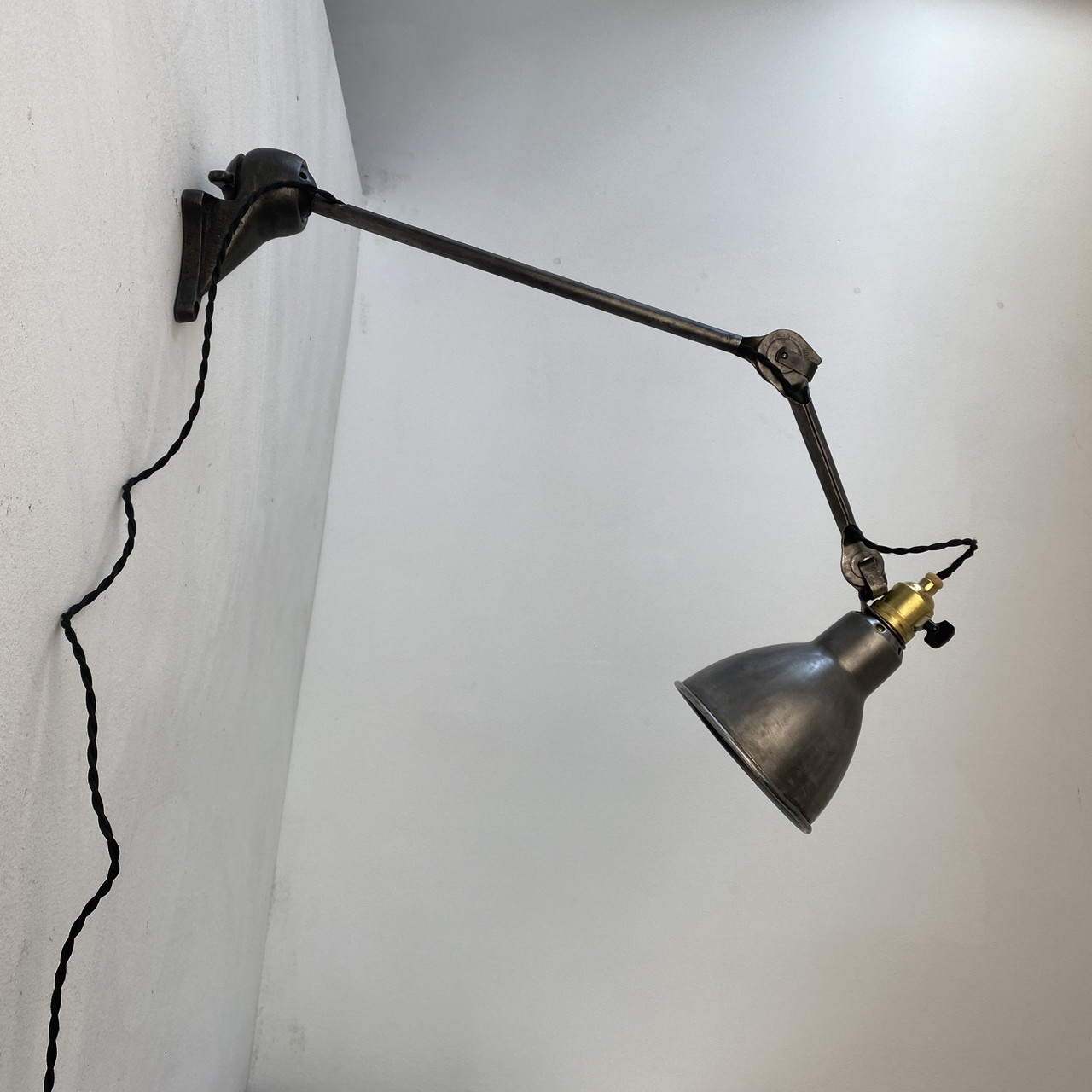 Antique wall lamp Gras Ravel N° 202 | €1,200 | Whoppah