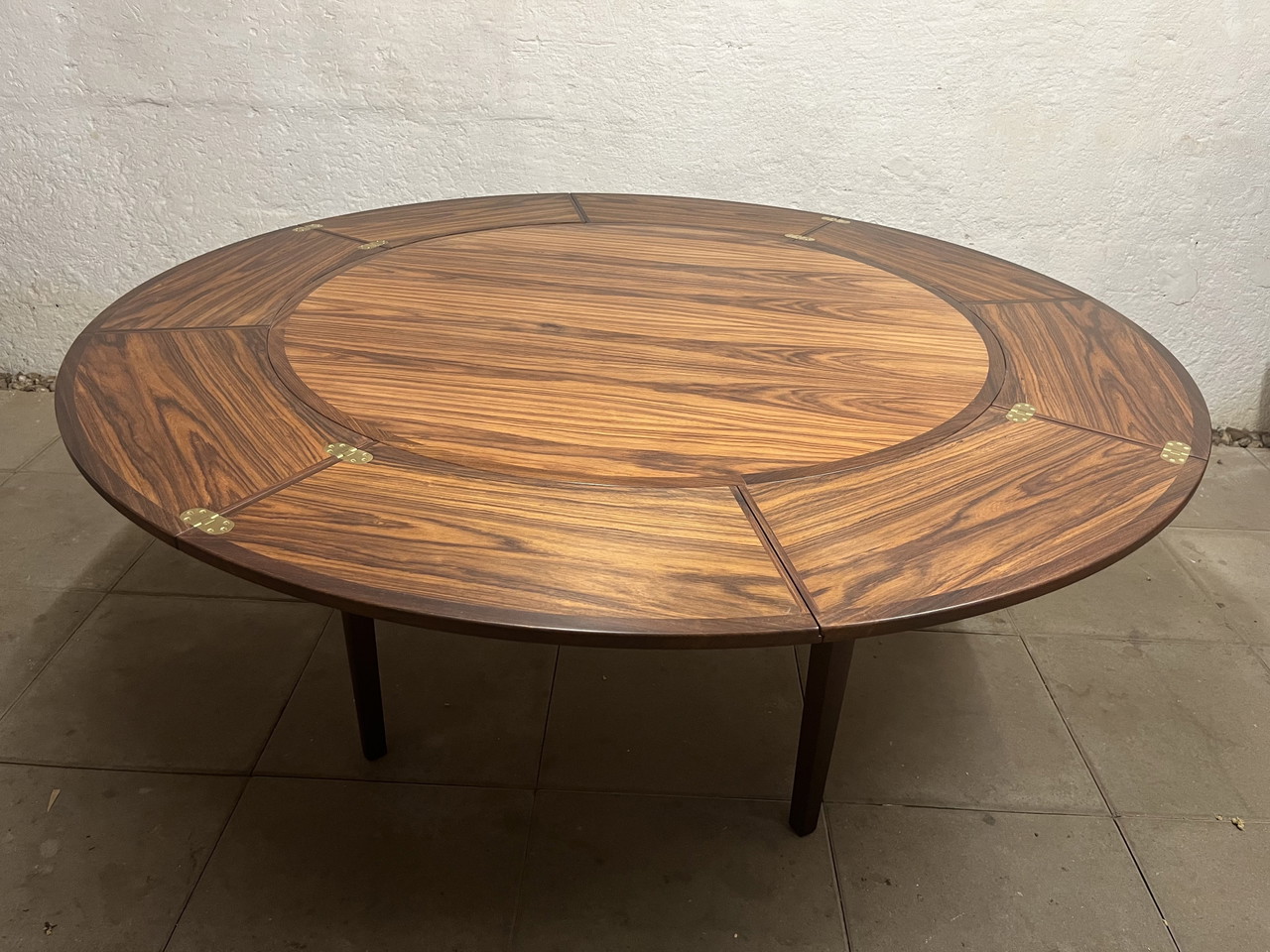 Table de salle à manger Lotus à rabat Dyrlund | €1,300 | Whoppah