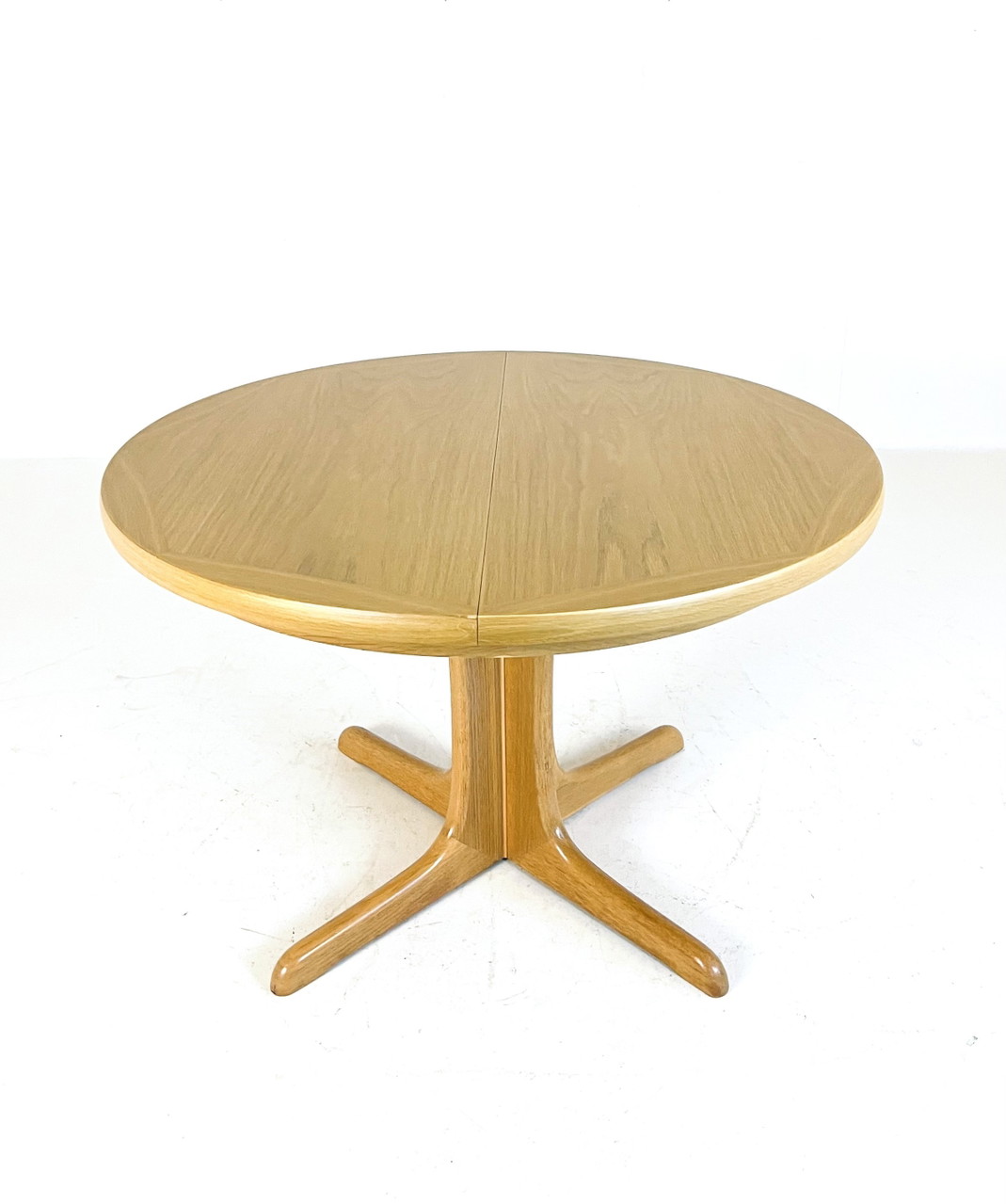 Vintage Extendable Dining Table '70s | €695 | Whoppah