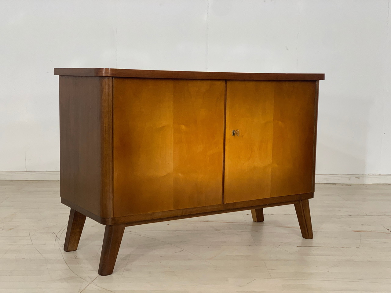 Mid Century ladekast dressoir kast hal kast vintage | €286 | Whoppah