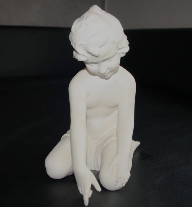 Noble figurine en porcelaine biscuit ange agenouillé 25 cm finement ...