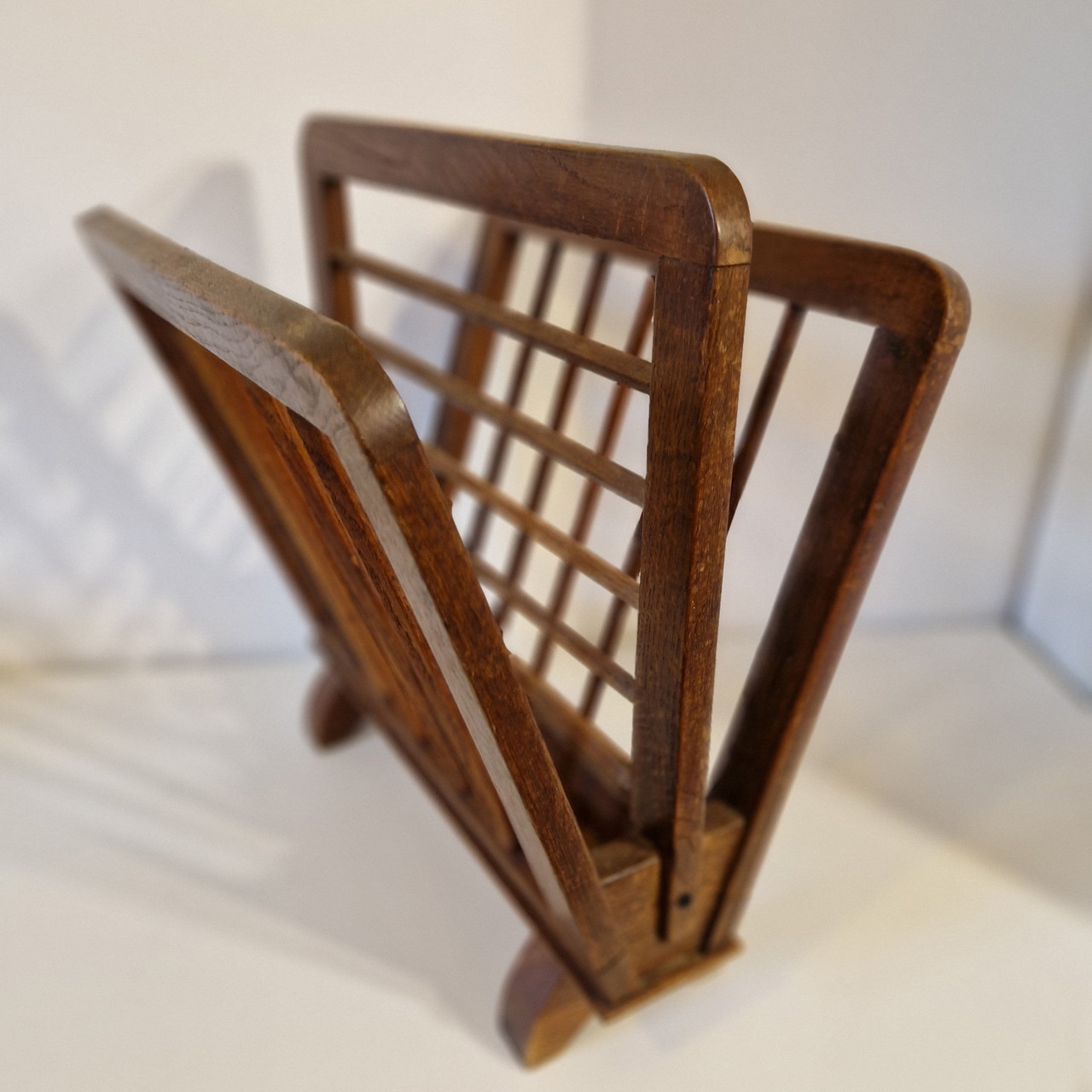 1930s / 40s Vintage Oak Newspaper Rack Reading Rack | €125 | Whoppah