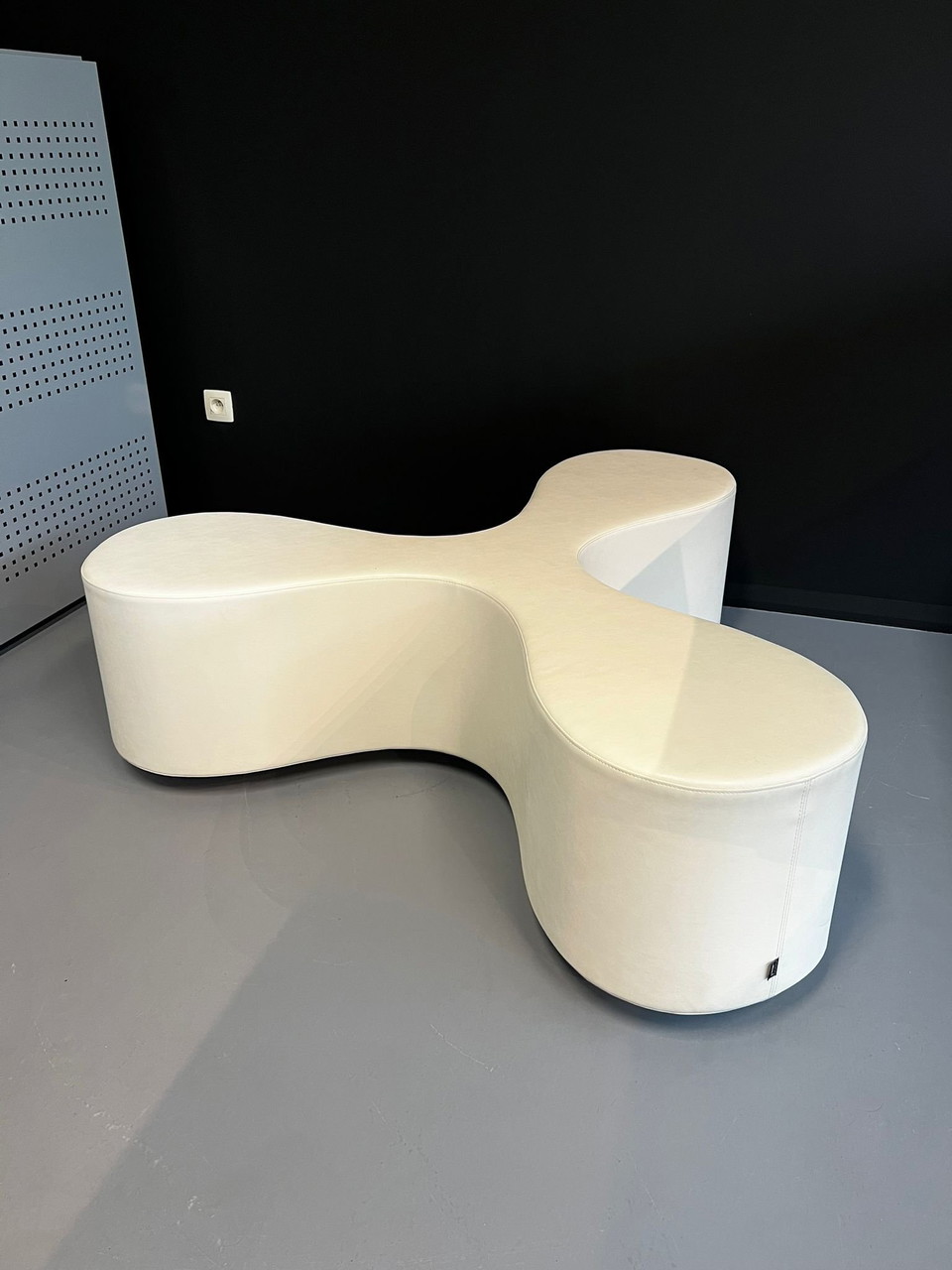 Vitra Flower Bench | €900 | Whoppah