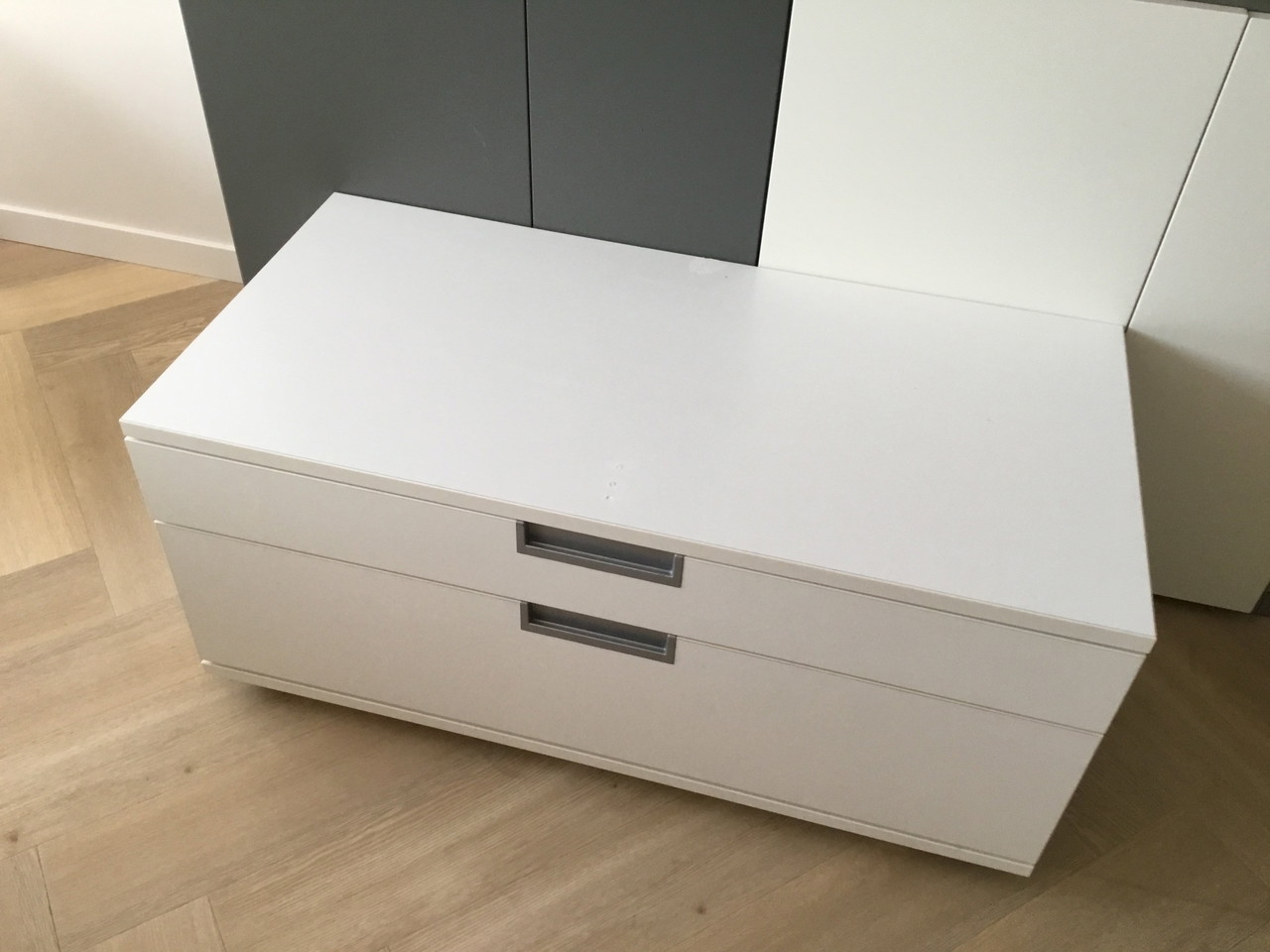 Ladeset (Noteborn) en nachtkastjes (x2) | €250 | Whoppah
