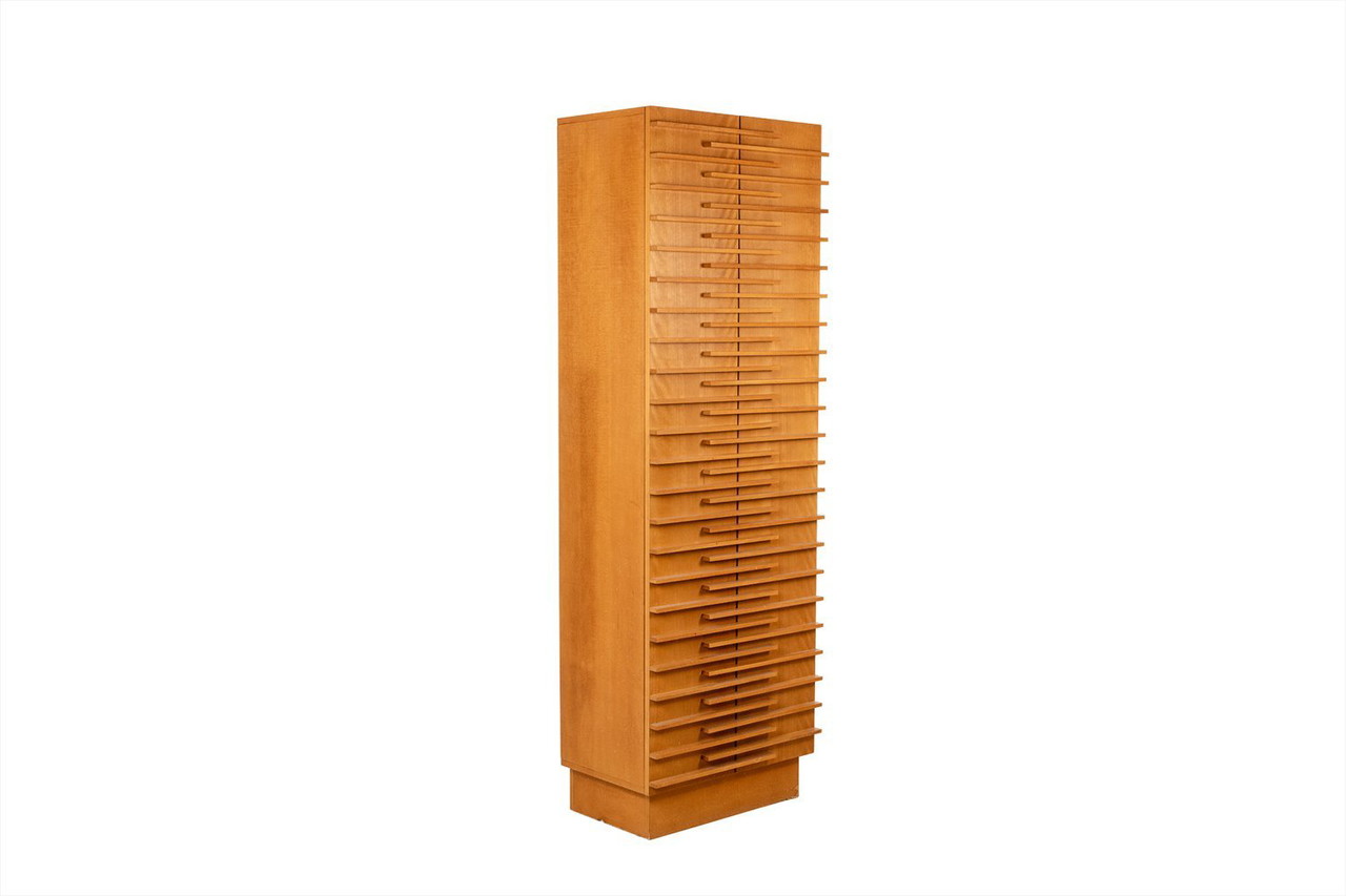 Éric Miomandre. Blond Beech cabinet. 20th century. | €3,400 | Whoppah