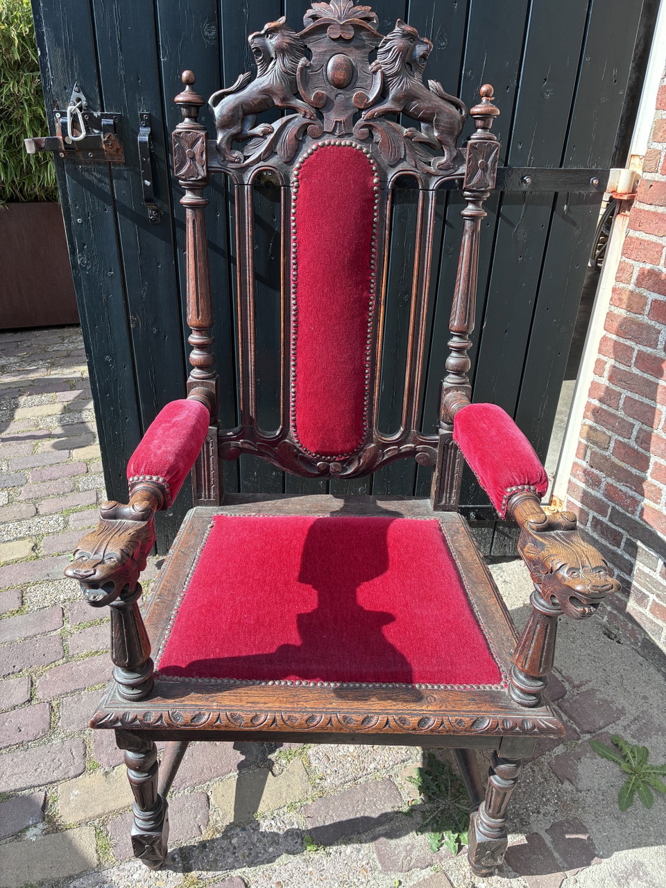 Antique castle chair | €375 | Whoppah