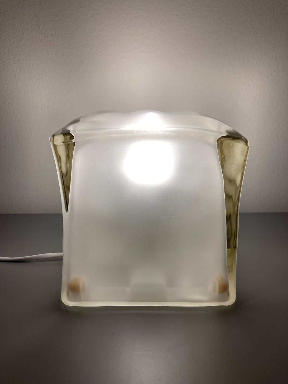 Lampada da tavolo in vetro IKEA Ice Cube Ikiven | €55 | Whoppah