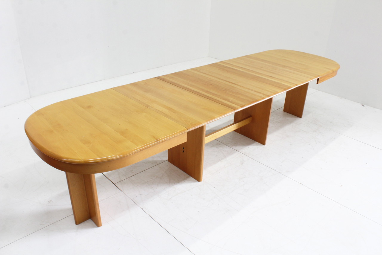 Vintage Danish large oval extendable dining table XL | €1,400 | Whoppah