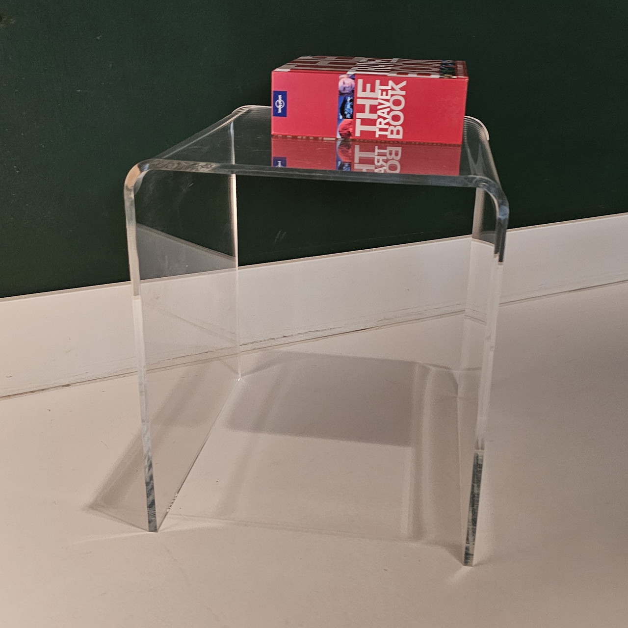 Vintage Plexiglas Bijzettafel. Doorzichtig Gebogen Acrylglas Tafeltje ...