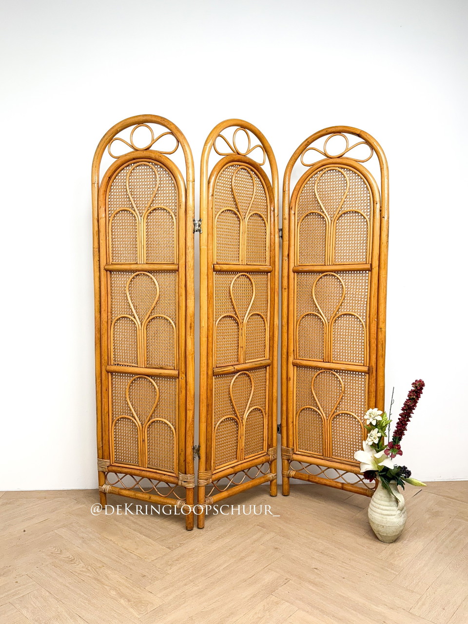 Vintage rattan webbing wicker bamboo room divider screen | €160 | Whoppah