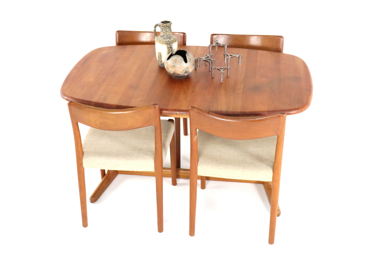 Danish Oval 2X Extendable Dining Table 'Siem' Vintage | €850 | Whoppah