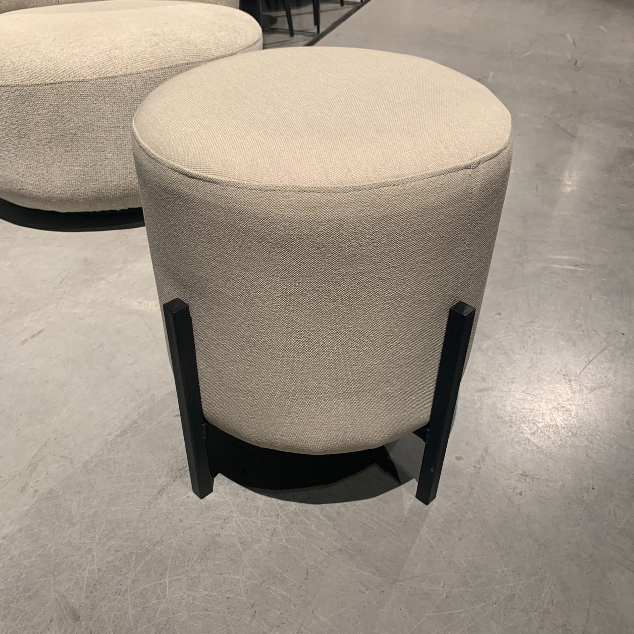 Puf Castle Line Duco beige | €141 | Whoppah